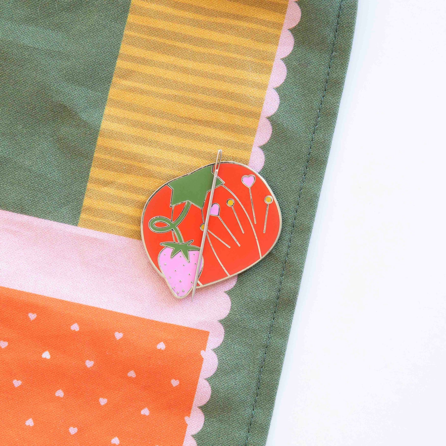Tomato Pincushion Magnetic Needle Minder – Sarah Hearts